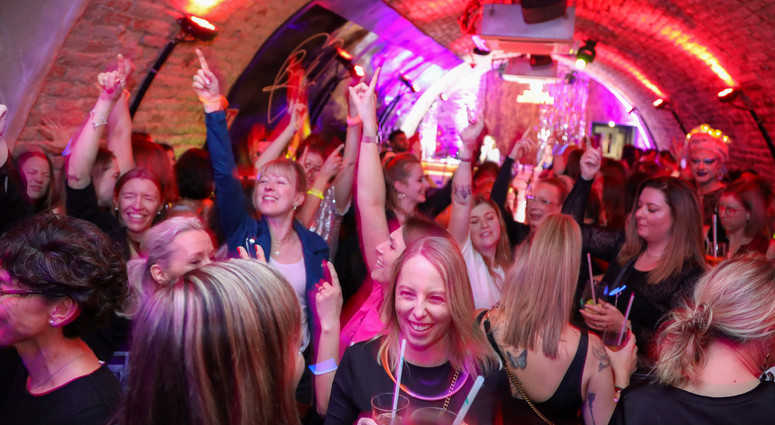 Mums Night Out Party im Barfly Club Augsburg - News Augsburg, Allgäu ...