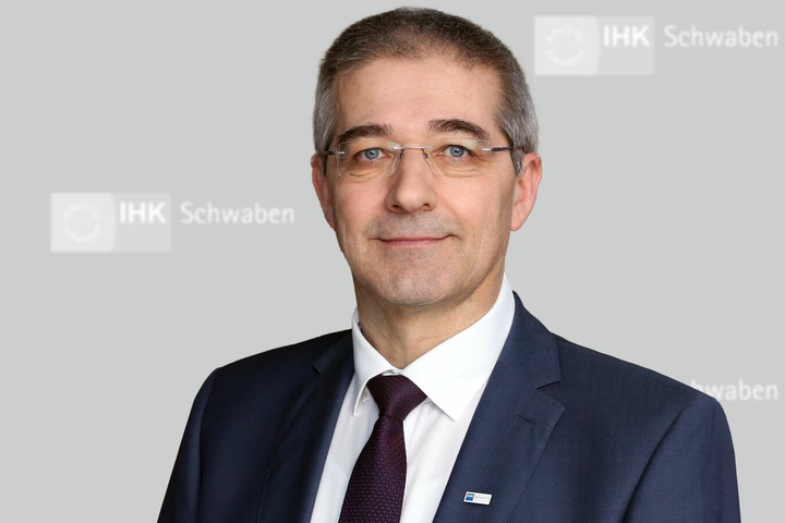 Stefan Schmid wird zum 1. April 2024 stellvertretender Hauptgeschäftsführer der IHK Schwaben ...